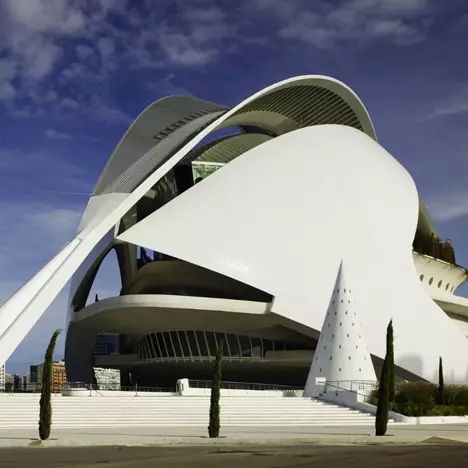 Palau de les Arts Reina Sofia ដោយ Santiago Calatrava