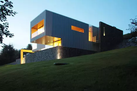 Villa-in-Beskydy-Mountains-by-Zdenek-Trefil-Architekti_dezeen_468_6