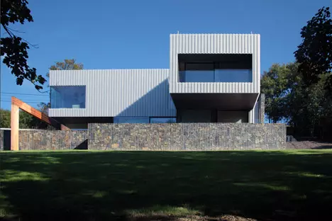 Villa-in-Beskydy-Daglar-by-Zdenek-Trefil-Architekti_dezeen_468_2