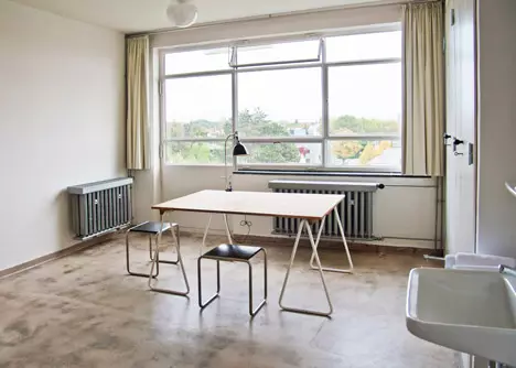 Kamar sing direkonstruksi ing Gedung Studio, Bauhaus Dessau. Foto dening Yvonne Tenschert