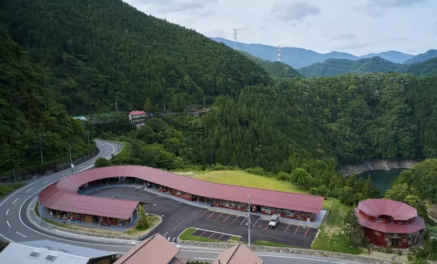 Letecký pohľad na Zero Waste Center Kamikatsu v Japonsku