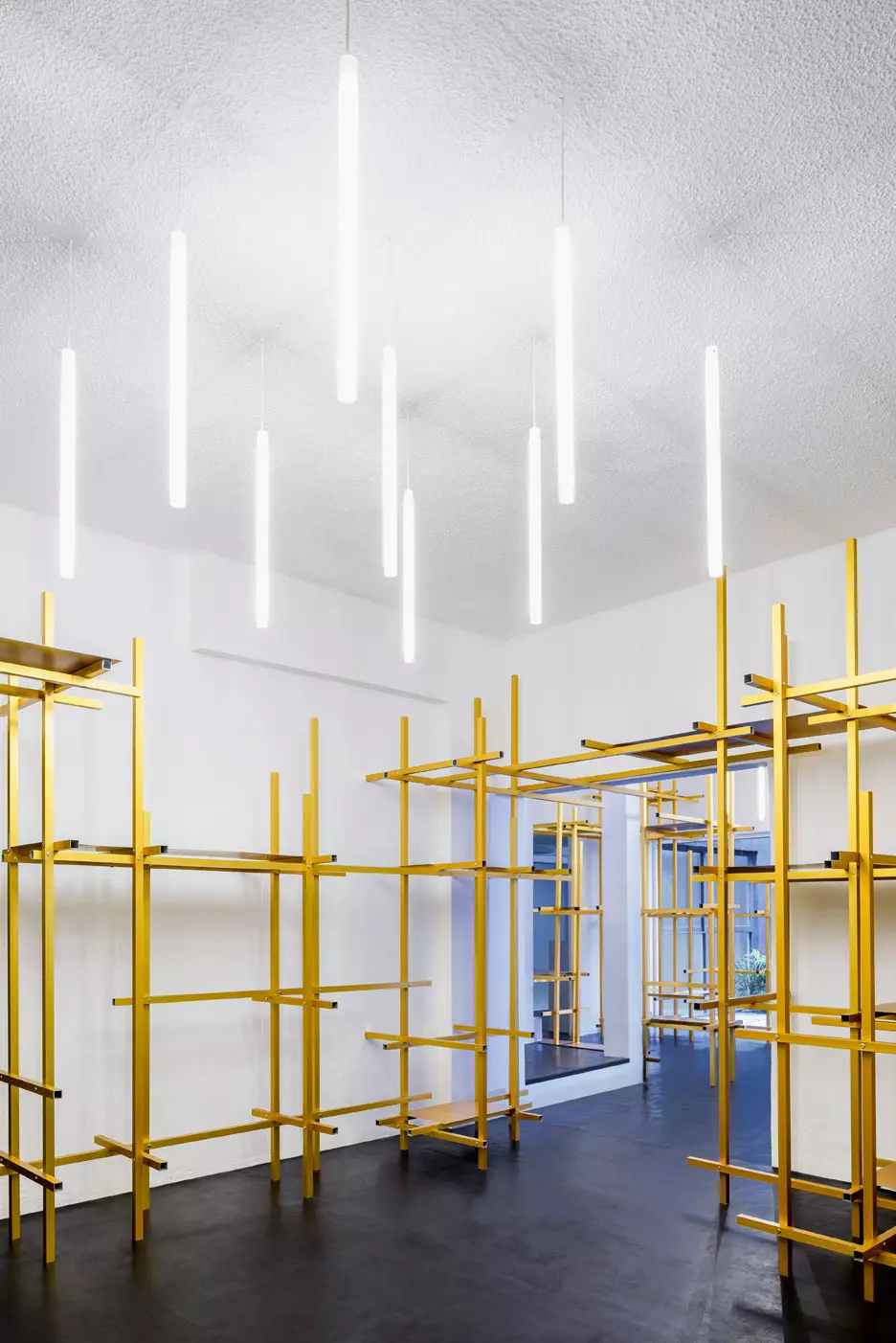 Troquer showroom by Zeller & Moye