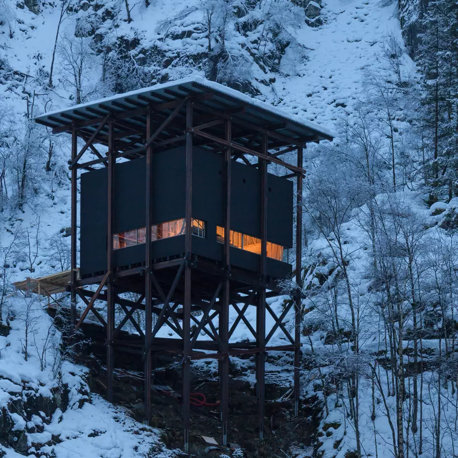 Paviljon turističkih ruta Allmannajuvet u Norveškoj Petera Zumthora. Fotografija Arnea Espelanda