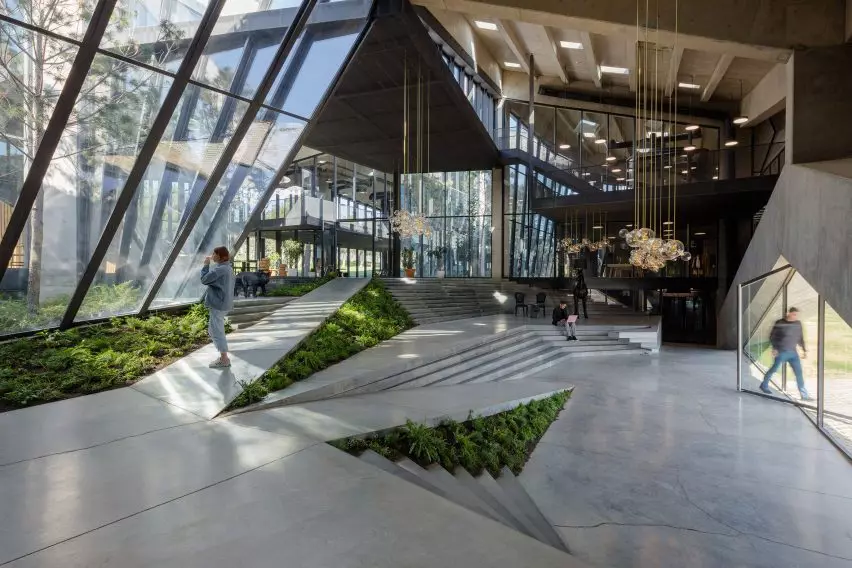 Kahvin tuotantolaitoksen aula, Giorgi Khmaladze Architects