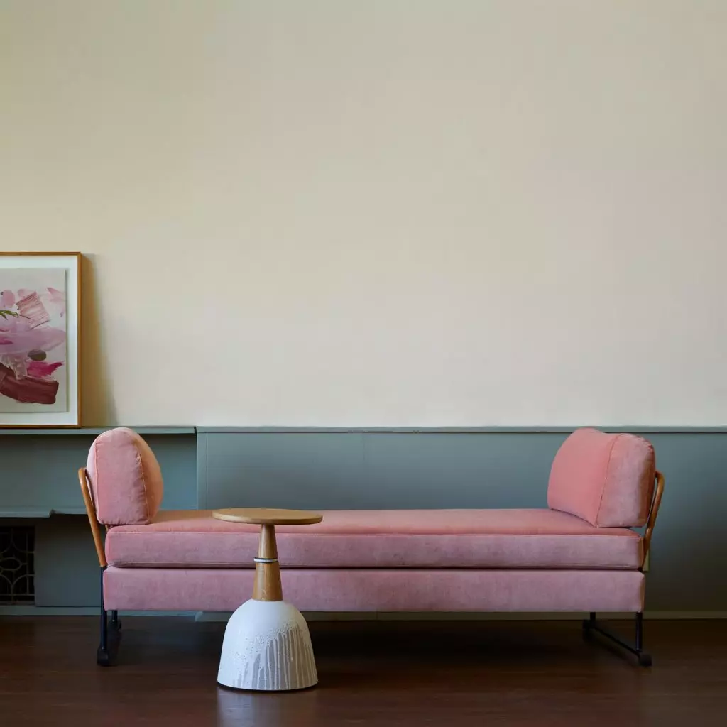 המודרניסטים מקליפורניה RM שינדלר וריצ'רד ניוטרה משפיעים על רהיטי Maker's Collection