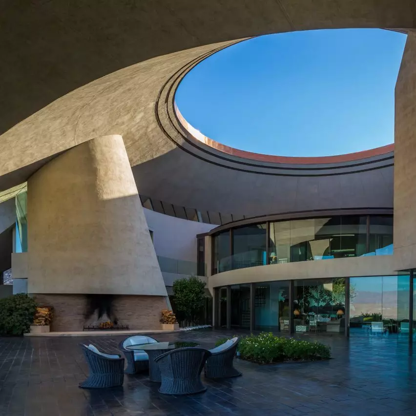 umut-lautner-residence-patrick-stewart-properties-modernizm-haftası-palm-springs-interior_dezeen_2364_col_0