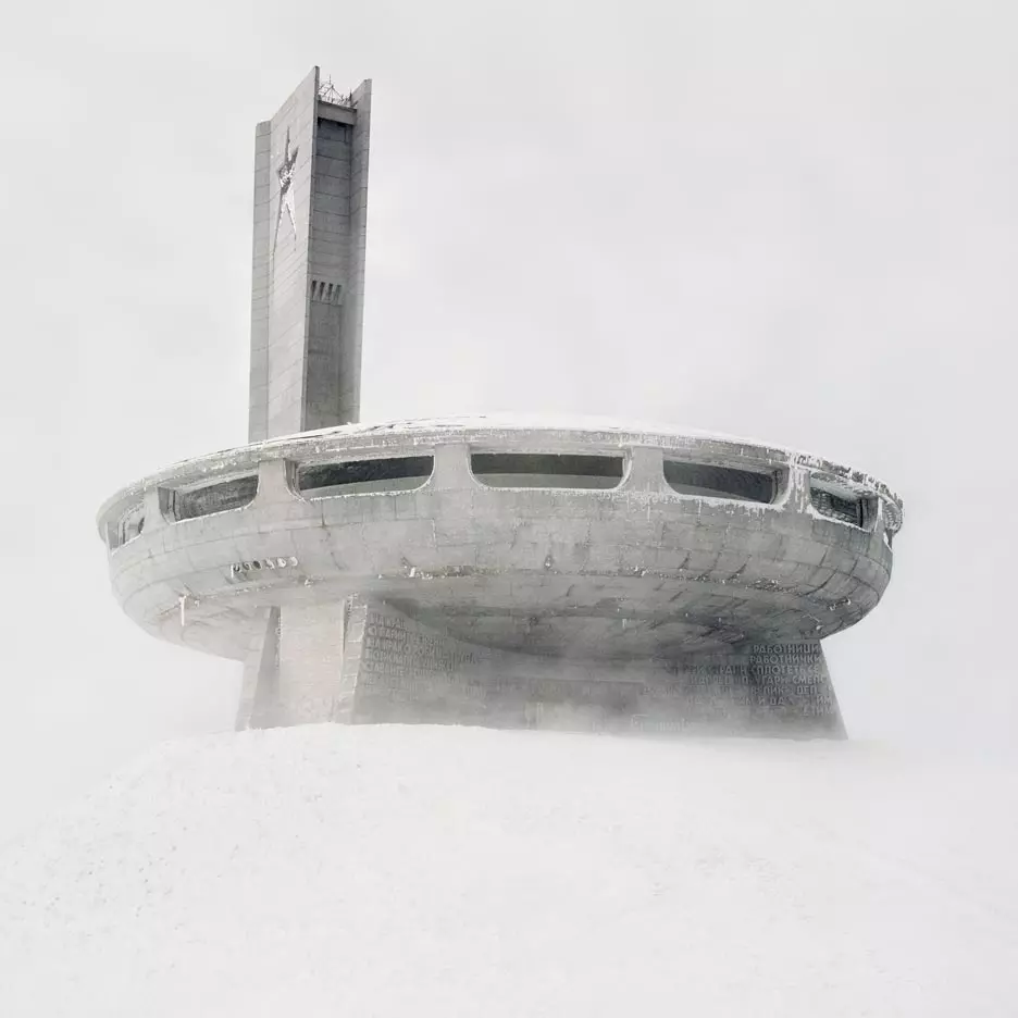 Serie de fotografías tiene como objetivo preservar la arquitectura del Bloque del Este 53811_4