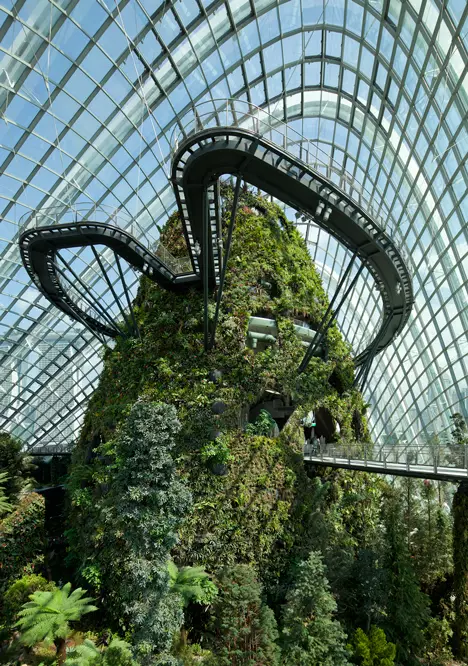 Cooled Conservatories ku Gardens by the Bay ndi Wilkinson Eyre Architects