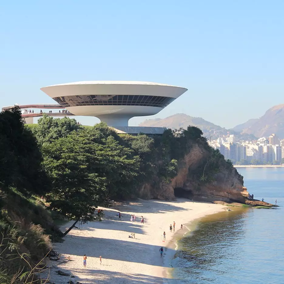 „Museu de Arte Contemporânea de Niterói“, autorius Oscaras Neimeyeris, 1996 m.