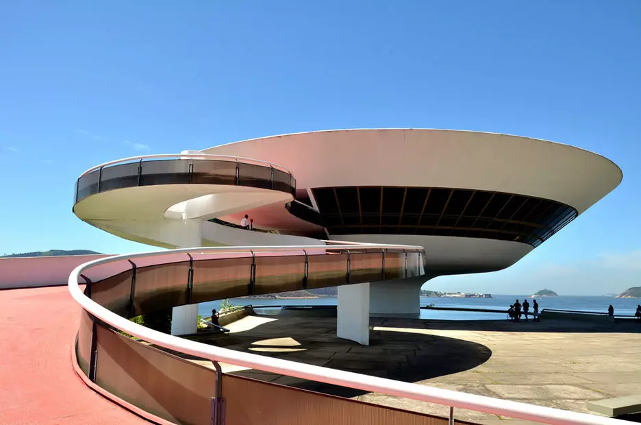 „Museu de Arte Contemporânea de Niterói“, autorius Oscaras Neimeyeris, 1996 m.