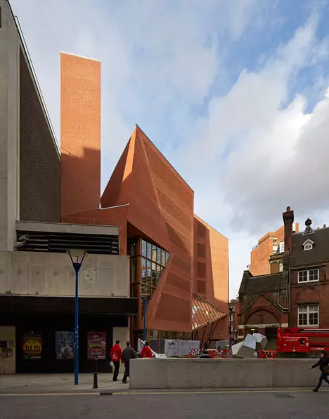 Nakita ang Swee Hock Student Center sa London School of Economics ni O'Donnell + Tuomey