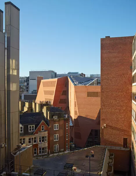 Nakita ang Swee Hock Student Center sa London School of Economics ni O'Donnell + Tuomey