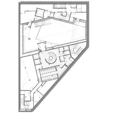 Mas mababang basement floor ng Saw Swee Hock Student Center sa London School of Economics