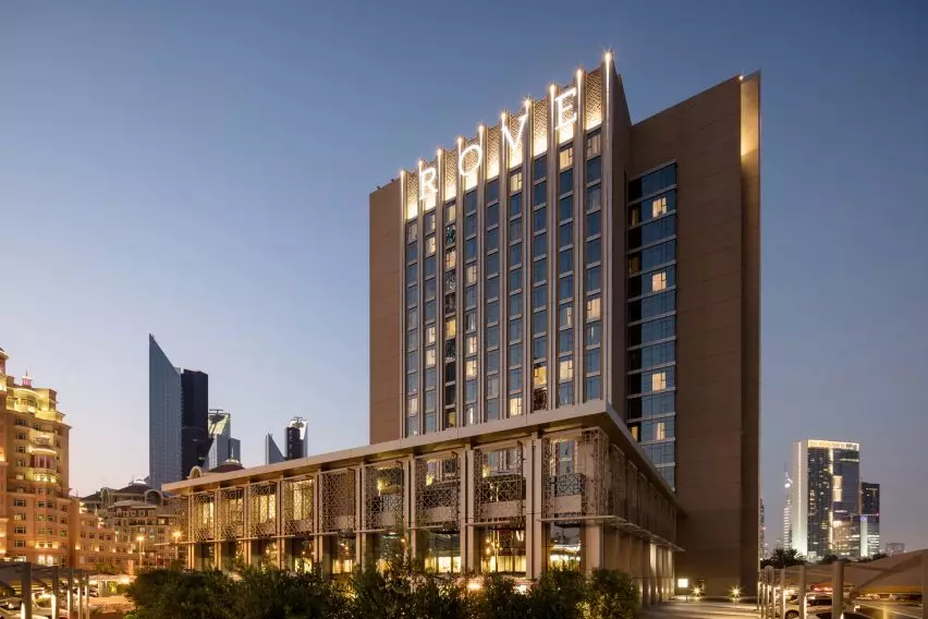 스트라이드 트레글로운 인터내셔널의 두바이 다운타운 호텔 로브