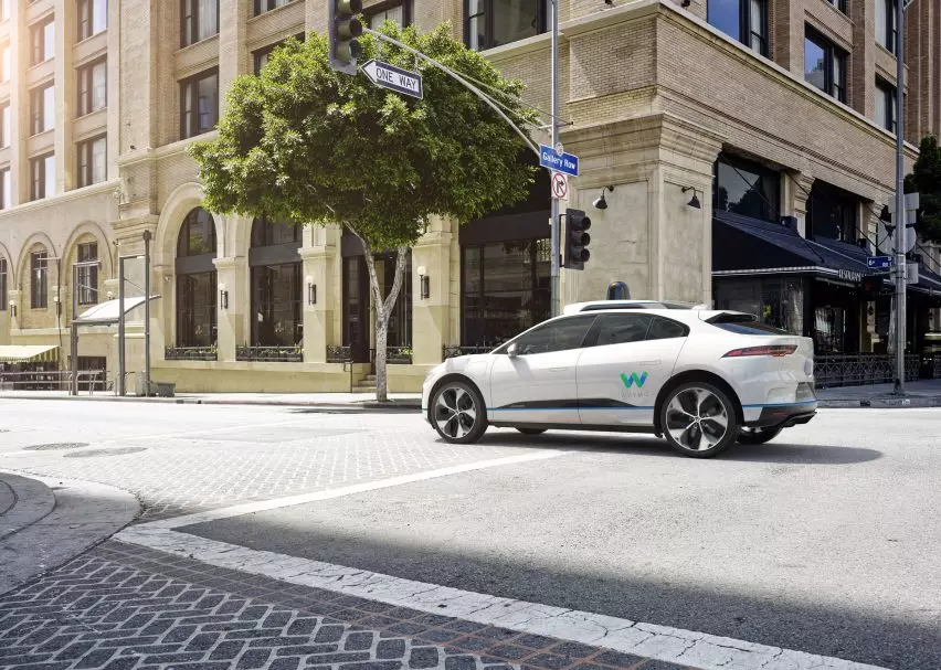 Jaguar Waymo جي سواري-هيلنگ سروس لاءِ بغير ڊرائيور جي I-Pace ڪارن جو فليٽ تيار ڪرڻ لاءِ