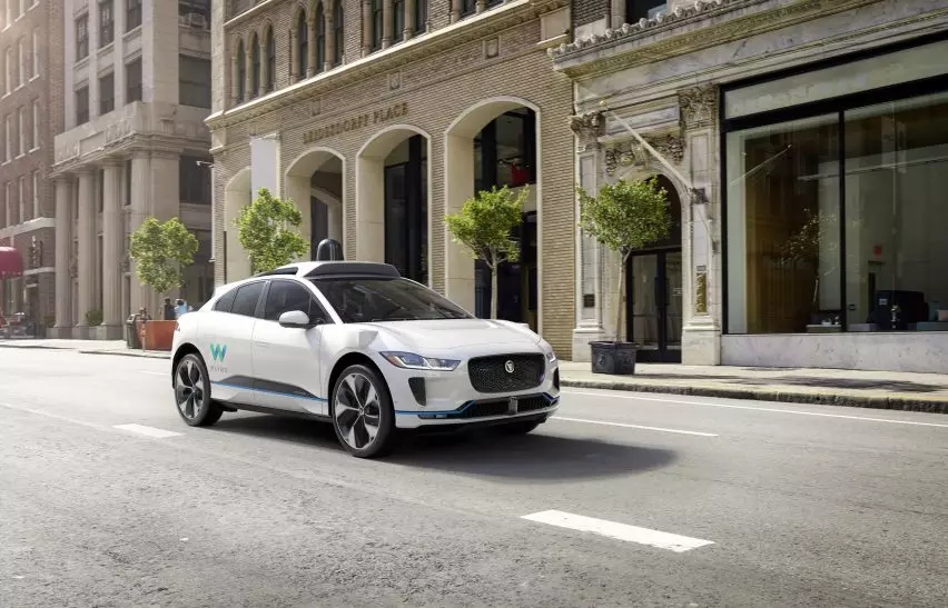 Jaguar Waymo جي سواري-هيلنگ سروس لاءِ بغير ڊرائيور جي I-Pace ڪارن جو فليٽ تيار ڪرڻ لاءِ