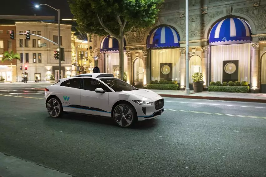 Jaguar Waymo جي سواري-هيلنگ سروس لاءِ بغير ڊرائيور جي I-Pace ڪارن جو فليٽ تيار ڪرڻ لاءِ