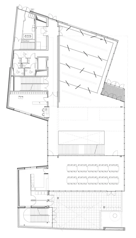 Ndërtesa e veshur me alumin nga Marc Mimram iu shtua shkollës së arkitekturës në Strasburg