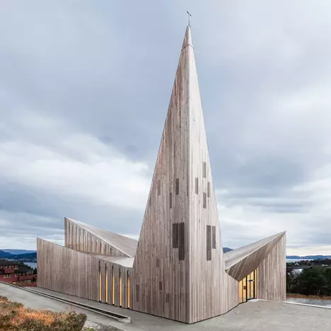 Community Church, Knarvik troch Reiulf Ramstad