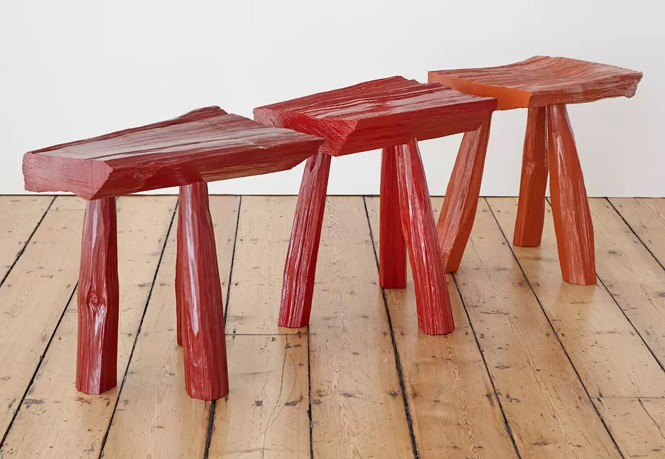 Stools Urushi nga Max Lamb, 2016