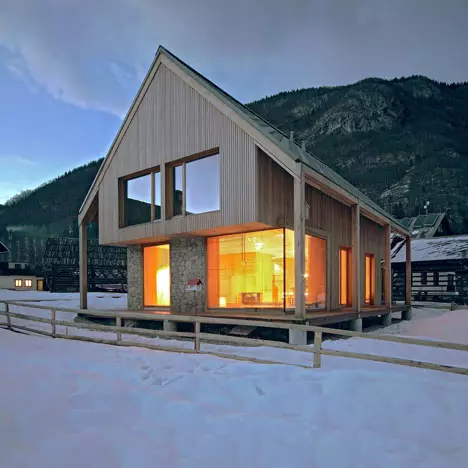 6×11 Alpine Hut ji hêla OFIS Arhitekti