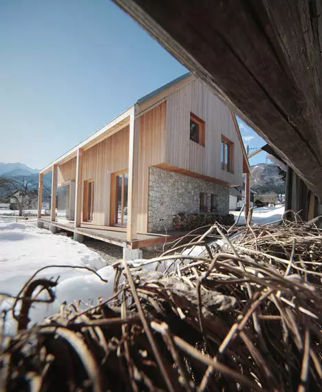 6 × 11 Alpine Hut los ntawm OFIS Arhitekti