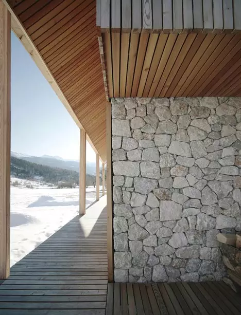 6×11 Alpine Hut deur OFIS Arhitekti
