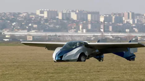 Aeromobil uchar avtomobil