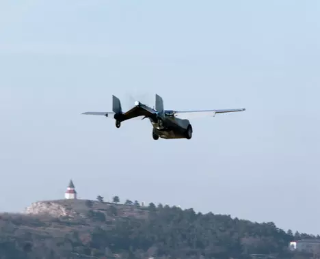 Aeromobil uchar avtomobil