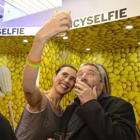 Philippe na Jasmine Starck milan 2015 wamebuni alessi selfie