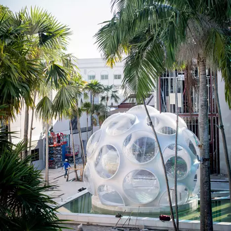 Buckminster Fuller se Fly's Eye Dome