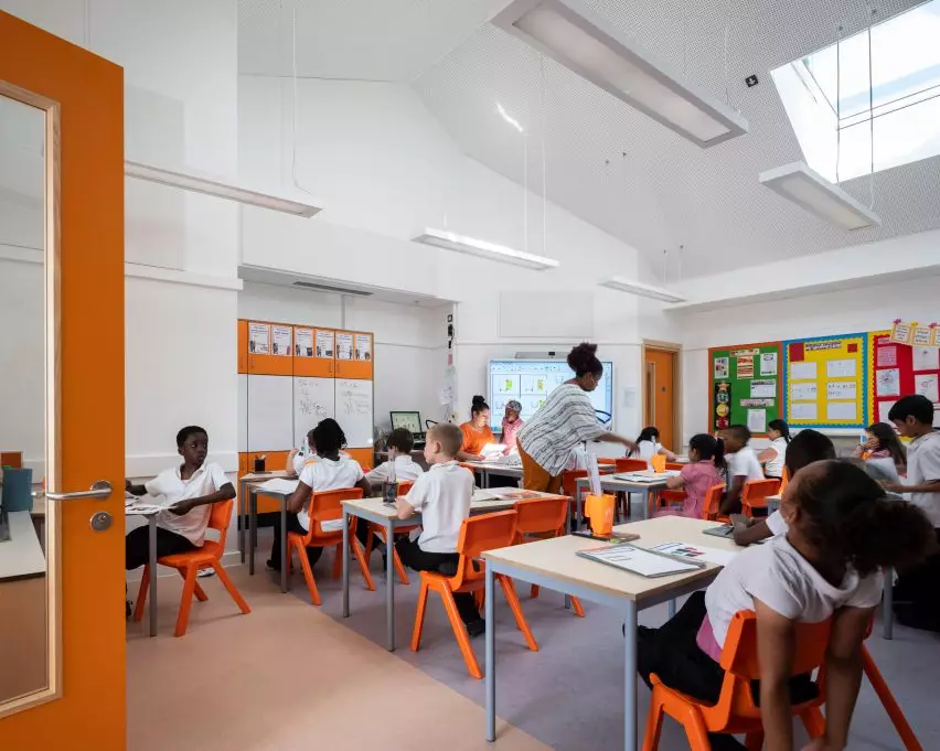 Bellenden Primary School en Peckham, Londres, por Cottrell e Vermeulen Architecture