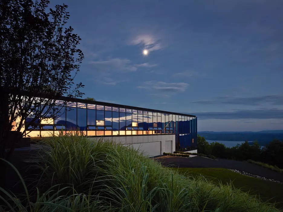 Jay Bargmann kreiert ein Glaskastenhaus im Bundesstaat New York