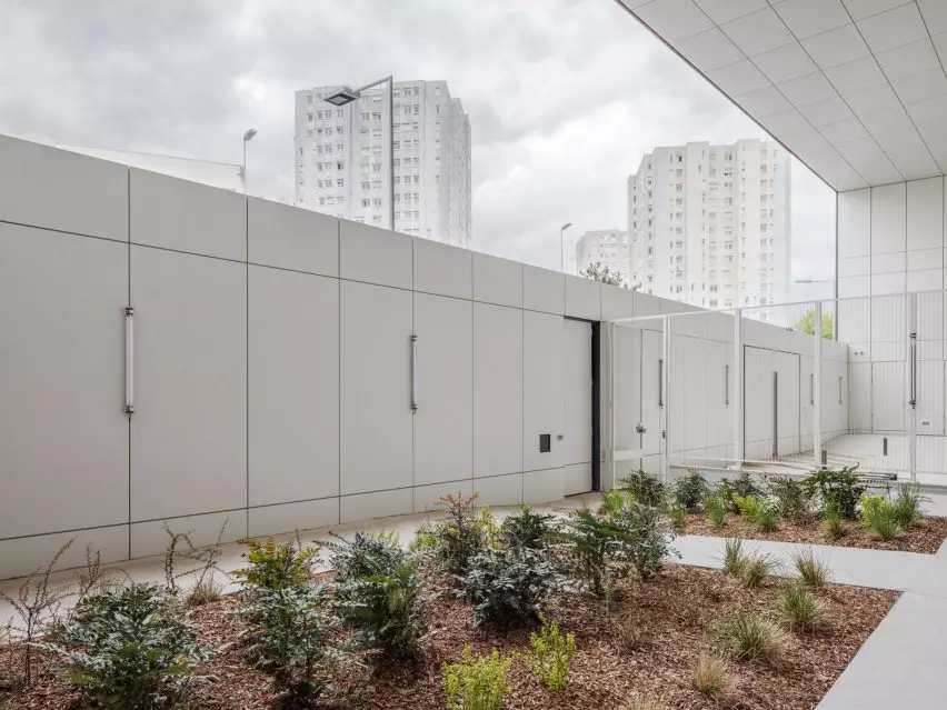 เรือนจำความปลอดภัยขั้นต่ำใน Nanterre โดย Local Architecture Network LAN