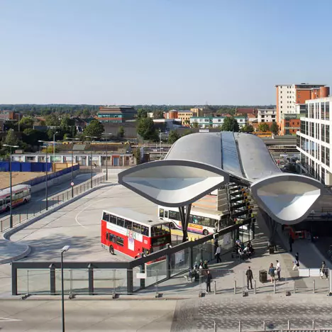 Autobuska stanica Slough by Bblur Architecture