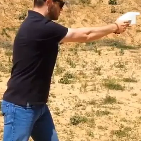 Cody Wilson schiet het eerste 3D-geprinte pistool af.