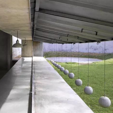 The House with Balls Matharoo Associates-en eskutik