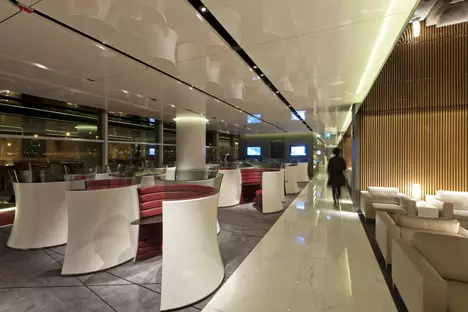 Foster + Partners ngrancang kabin kelas siji kanggo Cathay Pacific