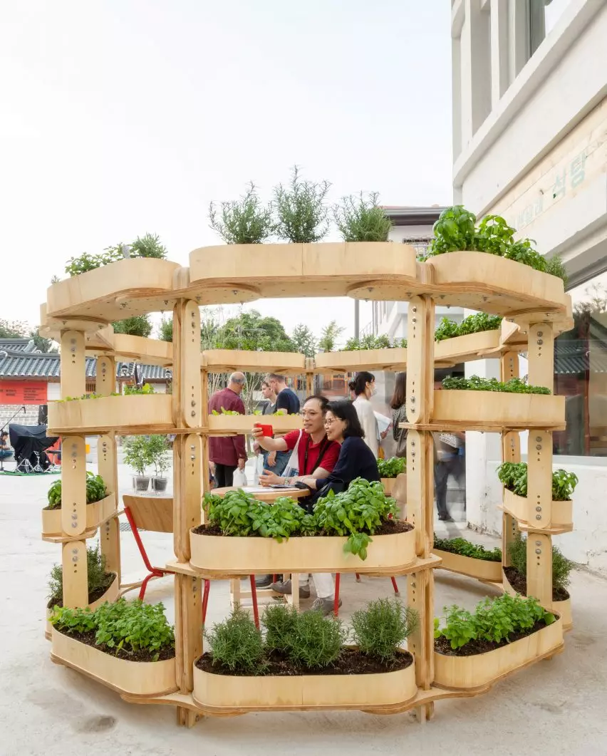 Instalación Growmore de Husum y Lindholm Architects en la Bienal de Seúl.