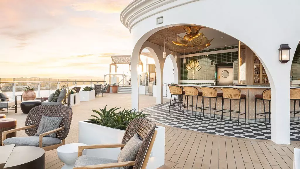 Nate Berkus ontwerpt panoramische zonsondergangbar voor luxe cruiseschip