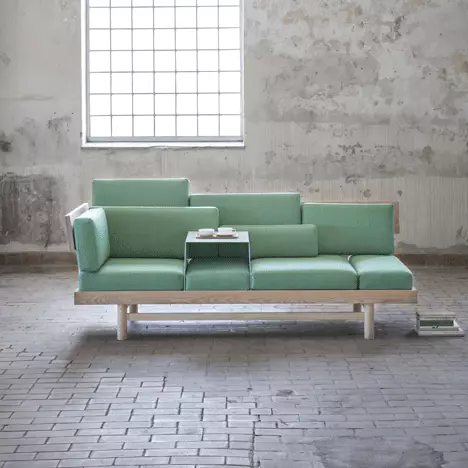Dorme Sofa និង Granit Bookends Greenhouse ដោយ Silje Nesdal