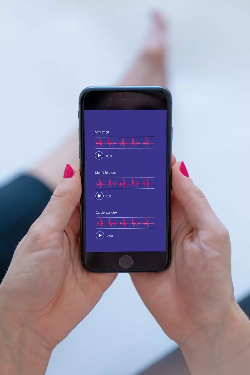 Smartphone mostrando o aplicativo Echoes com gravações de áudio do coração
