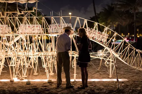 Theo Jansen 的 Strandbeest