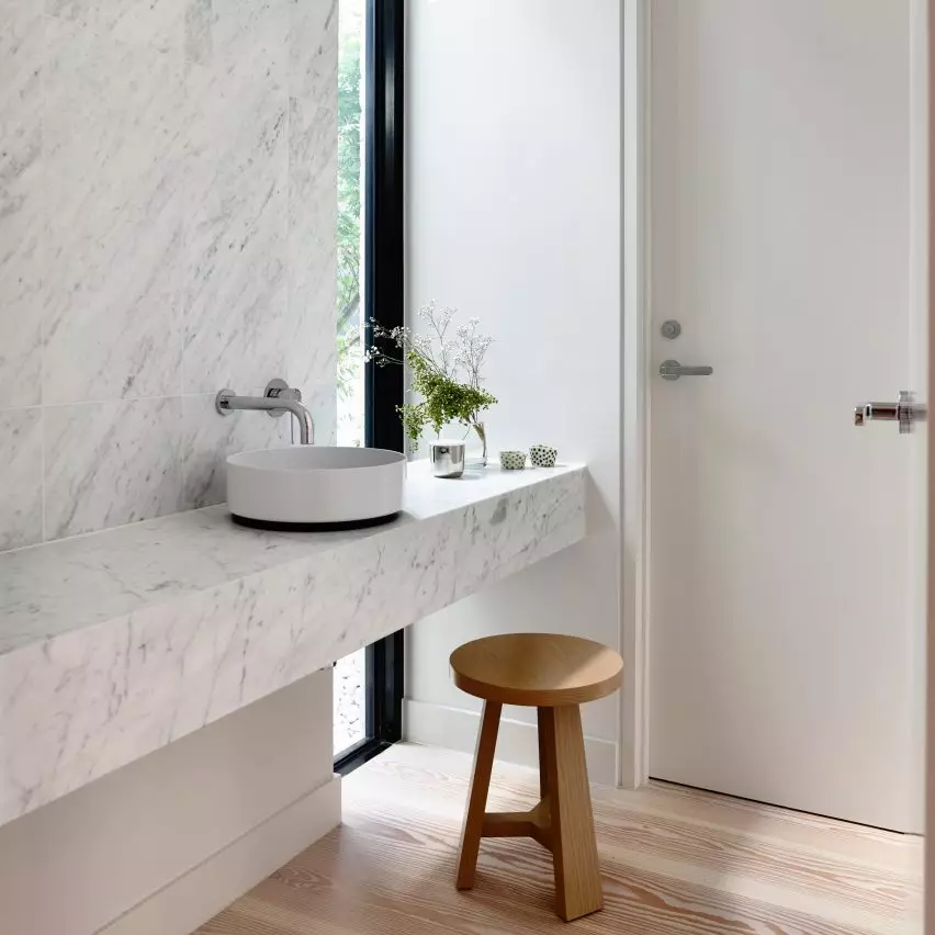 Ụlọ Fairbairn dị na Melbourne bụ otu n'ime ime ụlọ marble 10 kacha ewu ewu na Pinterest