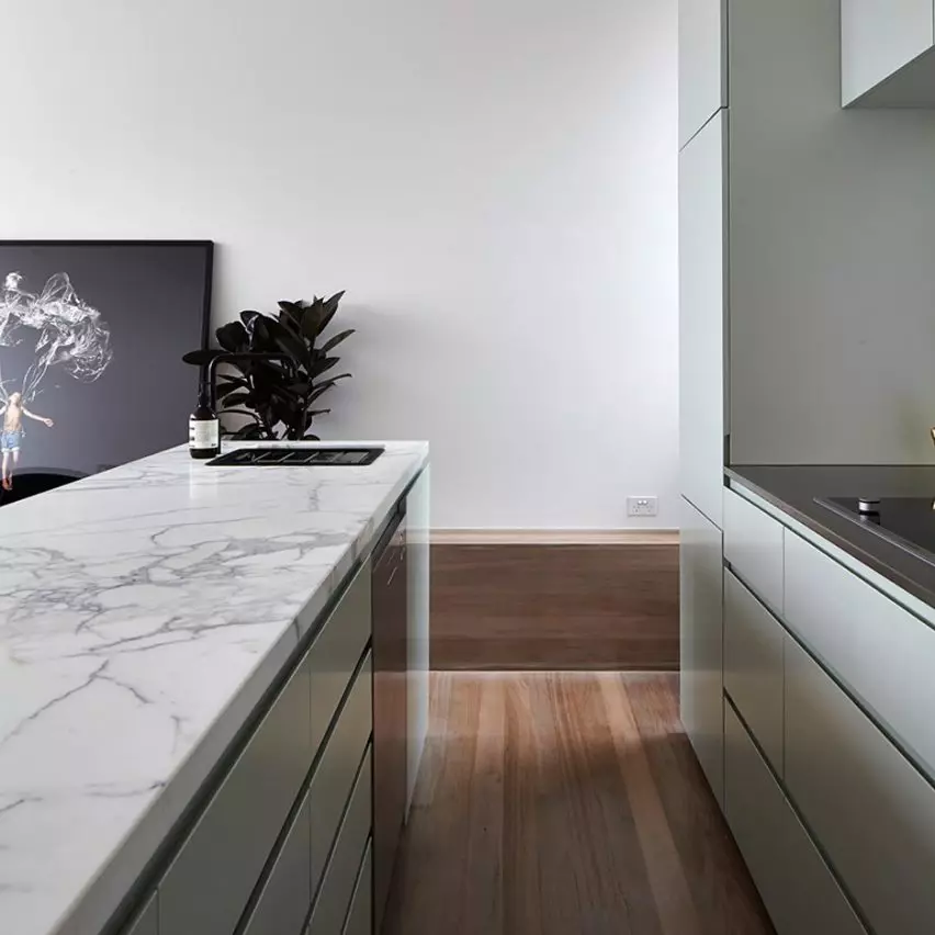 Ụlọ Lightbox nke Edwards Moore bụ otu n'ime ime ụlọ marble 10 kachasị ewu ewu na Pinterest