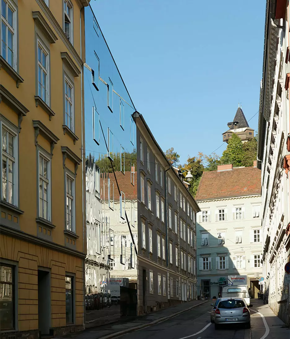 ផ្ទះកញ្ចក់ Stadthaus Ballhausgasse ឬ Broken Mirror នៅប្រទេសអូទ្រីសដោយ Hope of Glory architektur