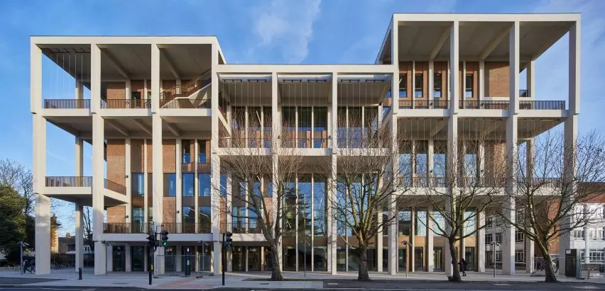 Town House gan Grafton Architects ar gyfer Prifysgol Kingston, DU