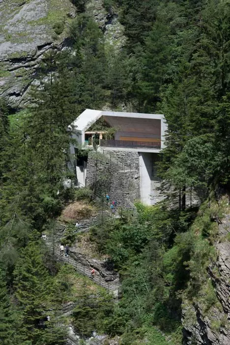 Nouveau centre de visiteurs dans les gorges de Viamala par Iseppi-Kurath