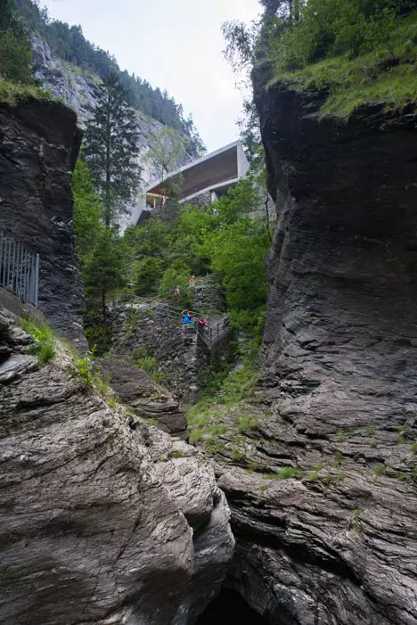 Nouveau centre de visiteurs dans les gorges de Viamala par Iseppi-Kurath