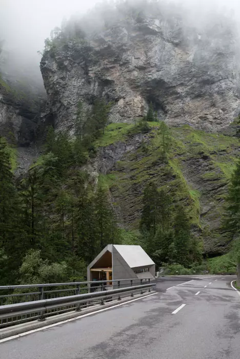 Nouveau centre de visiteurs dans les gorges de Viamala par Iseppi-Kurath